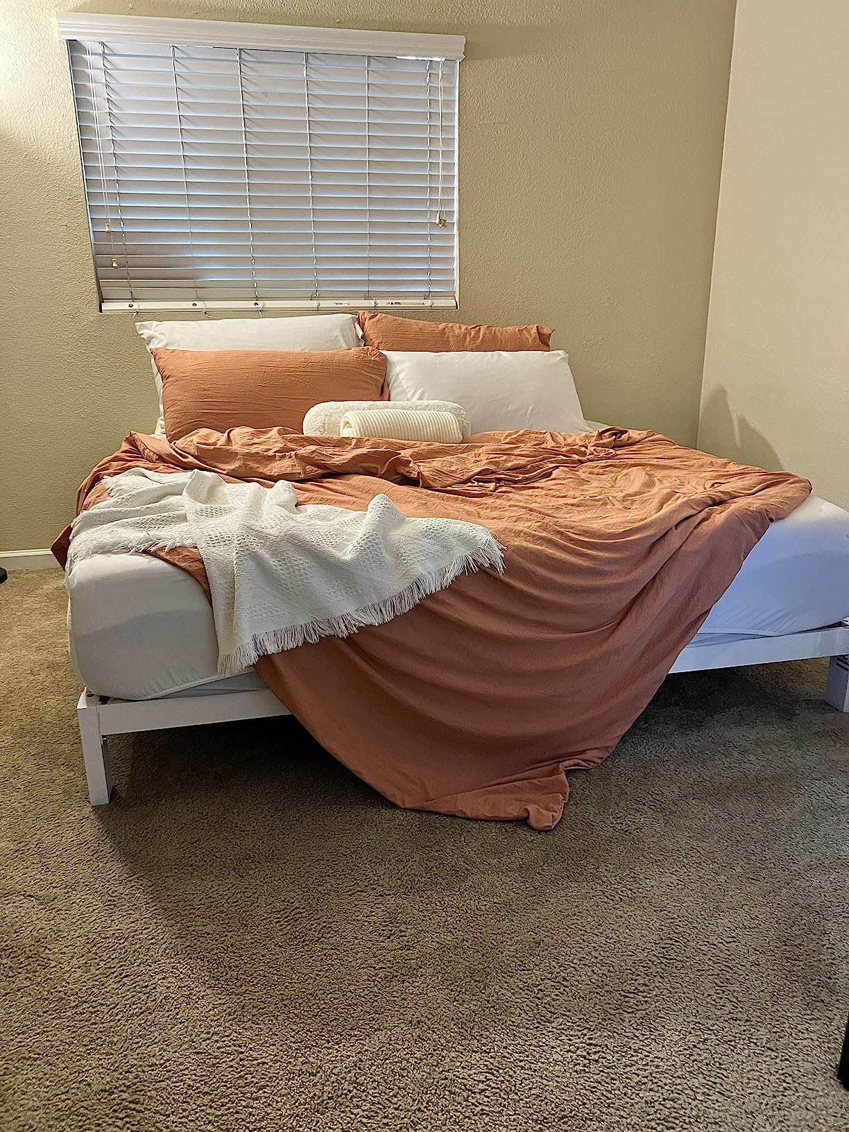 Alwyn Home Structure de lit plateforme en métal, pas de sommier tapissier requis - Wayfair Canada