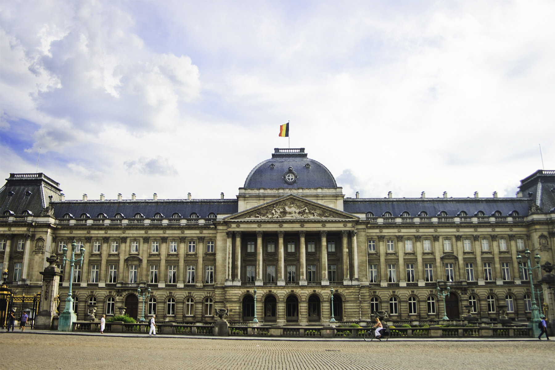 17 Stories The Royal Palace - Wrapped Canvas Photograph | Wayfair.co.uk
