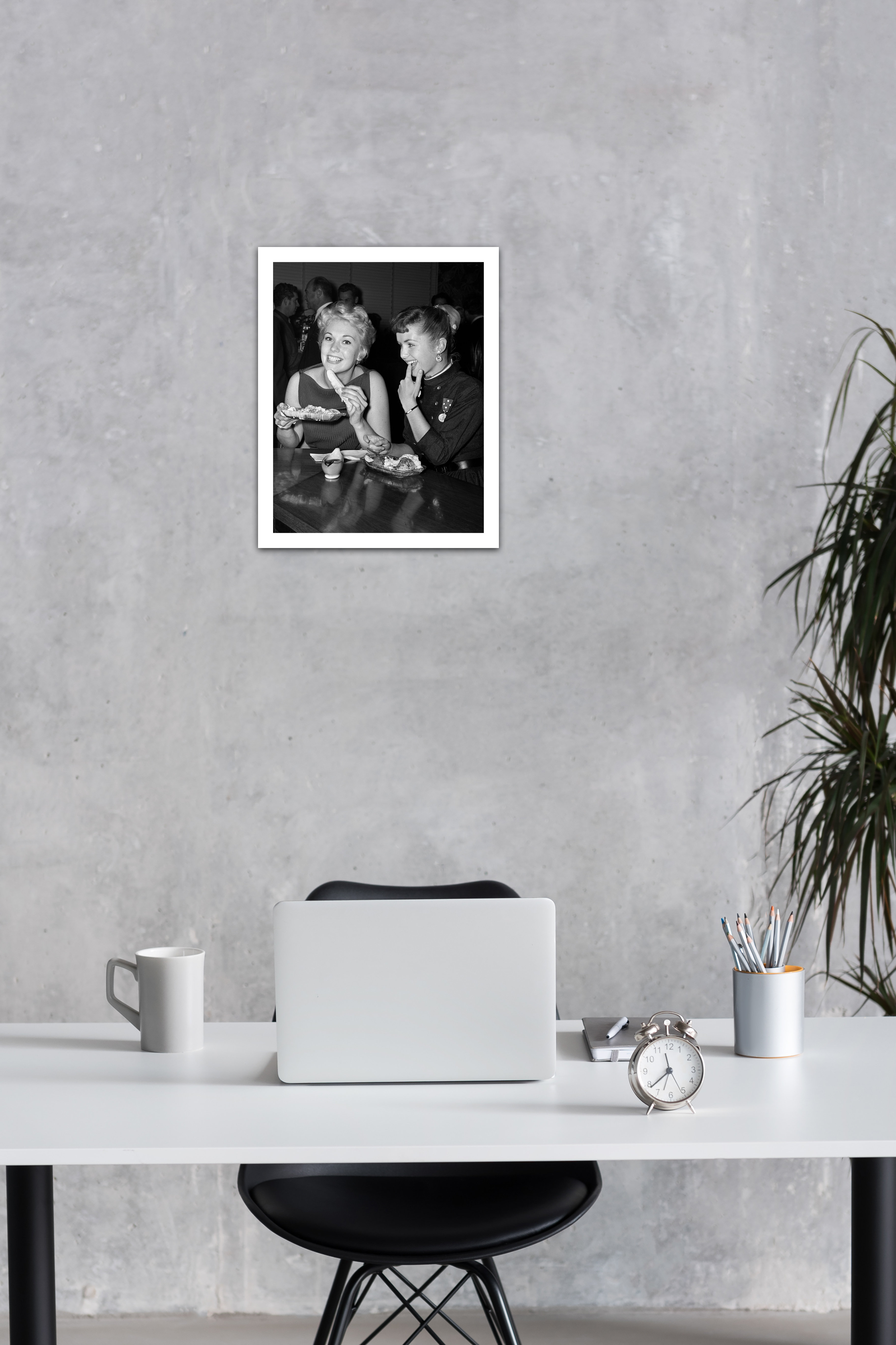 Globe Photos Entertainment & Media Kim Novak and Debbie Reynolds at ...