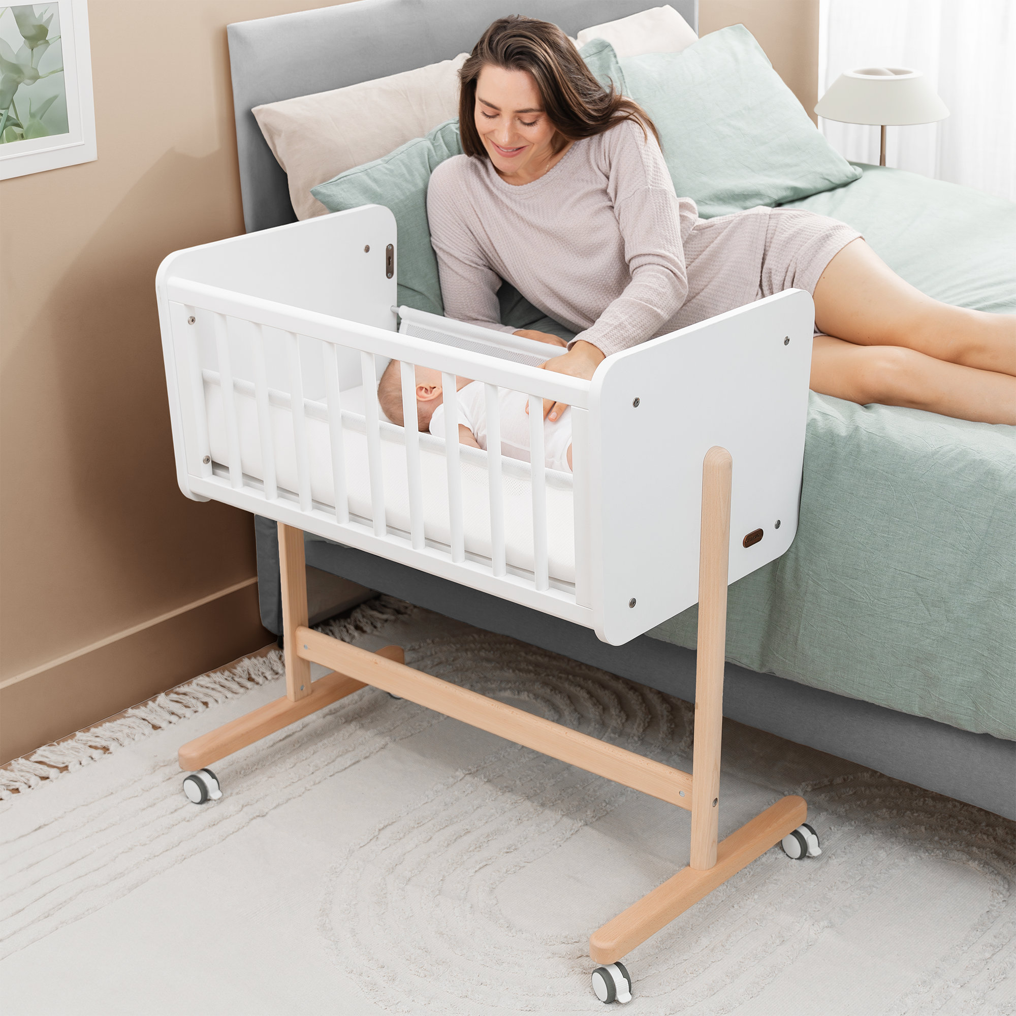 Comfy Cubs Wooden Bedside Bassinet Sleeper for Newborns and Infants ...