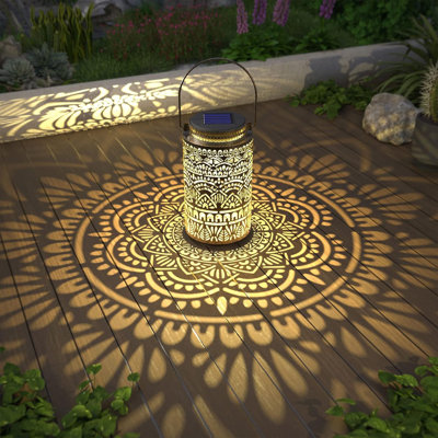 backyard lights solar powered