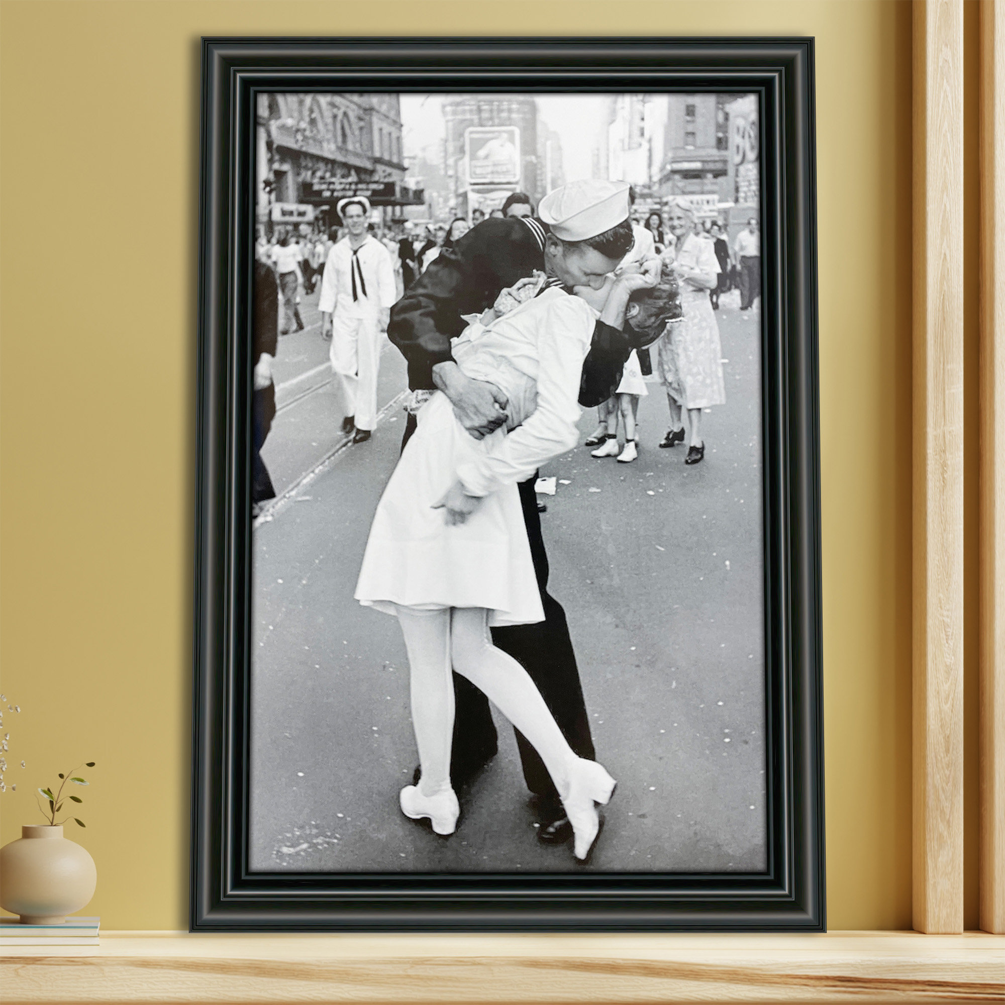 Latitude Run® The Kiss in Times Square - Photograph | Wayfair