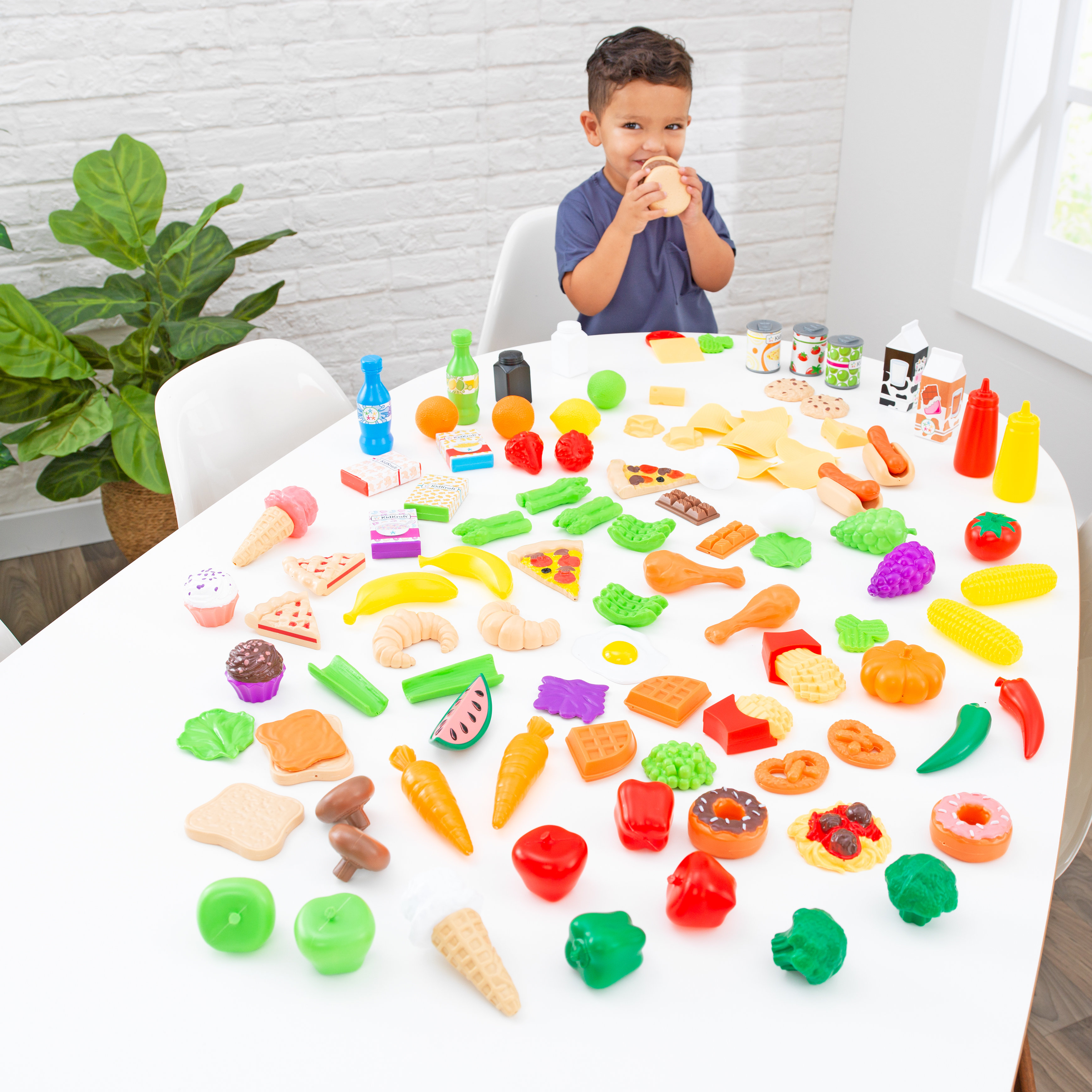 KidKraft 115-Piece Deluxe Tasty Treats Play Food Set, Plastic Grocery ...