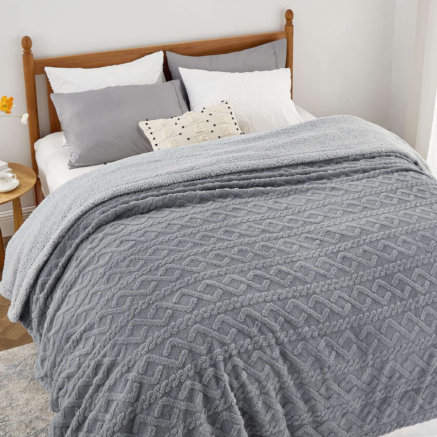 ATC CABINETS Sherpa Queen Size Blanket for Bed - Fuzzy Soft Cozy ...
