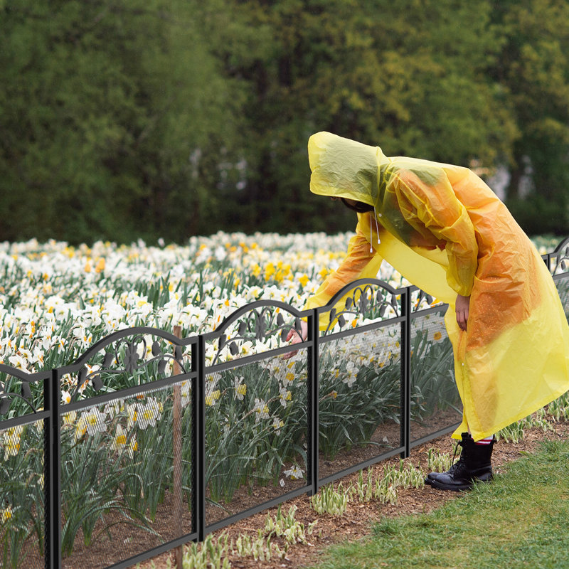 UNHO Outdoor 31.5" Tall Metal Garden Fence With 5 Panels & Reviews ...