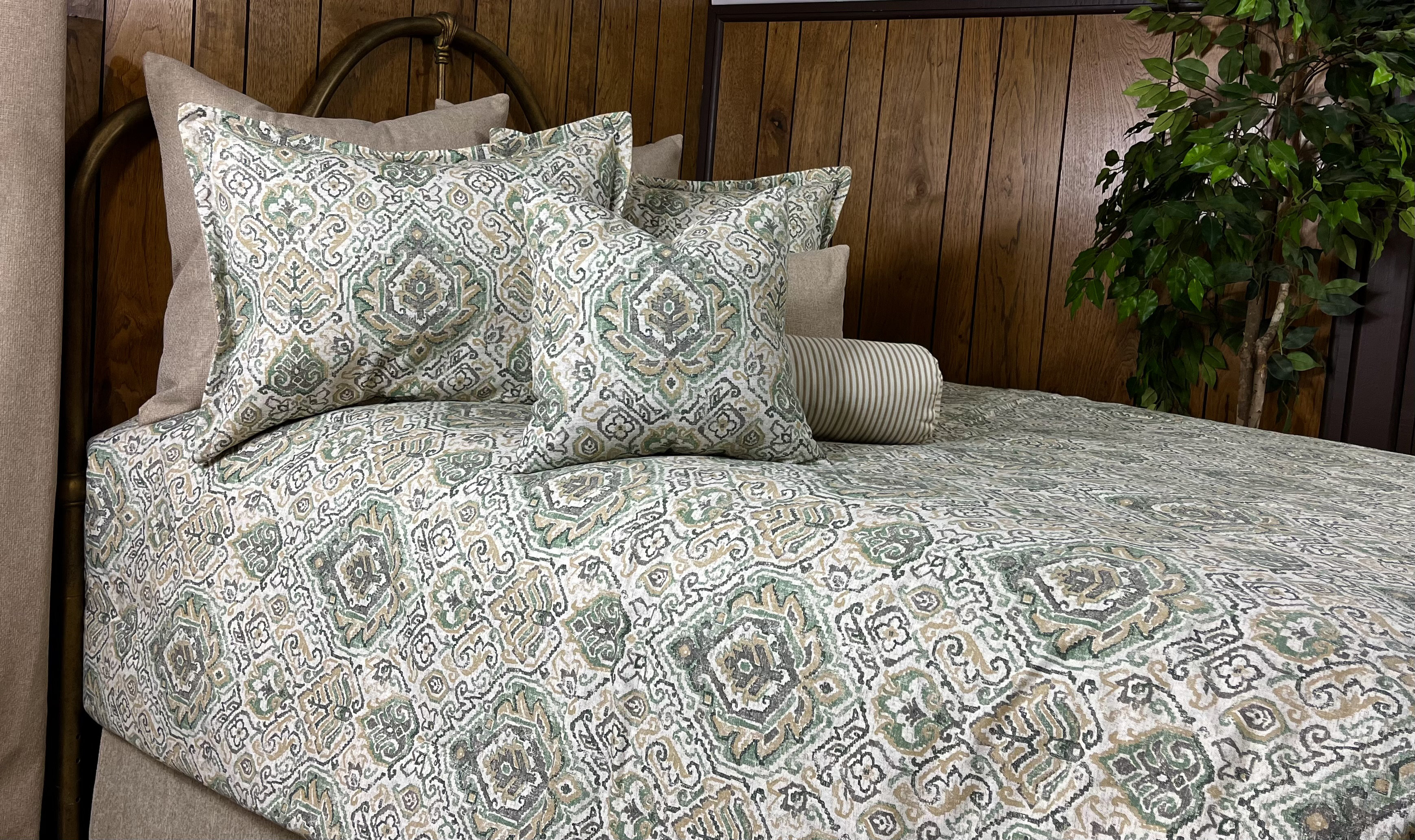 Victor Mill Bethany green damask medallion cotton comforter | Wayfair
