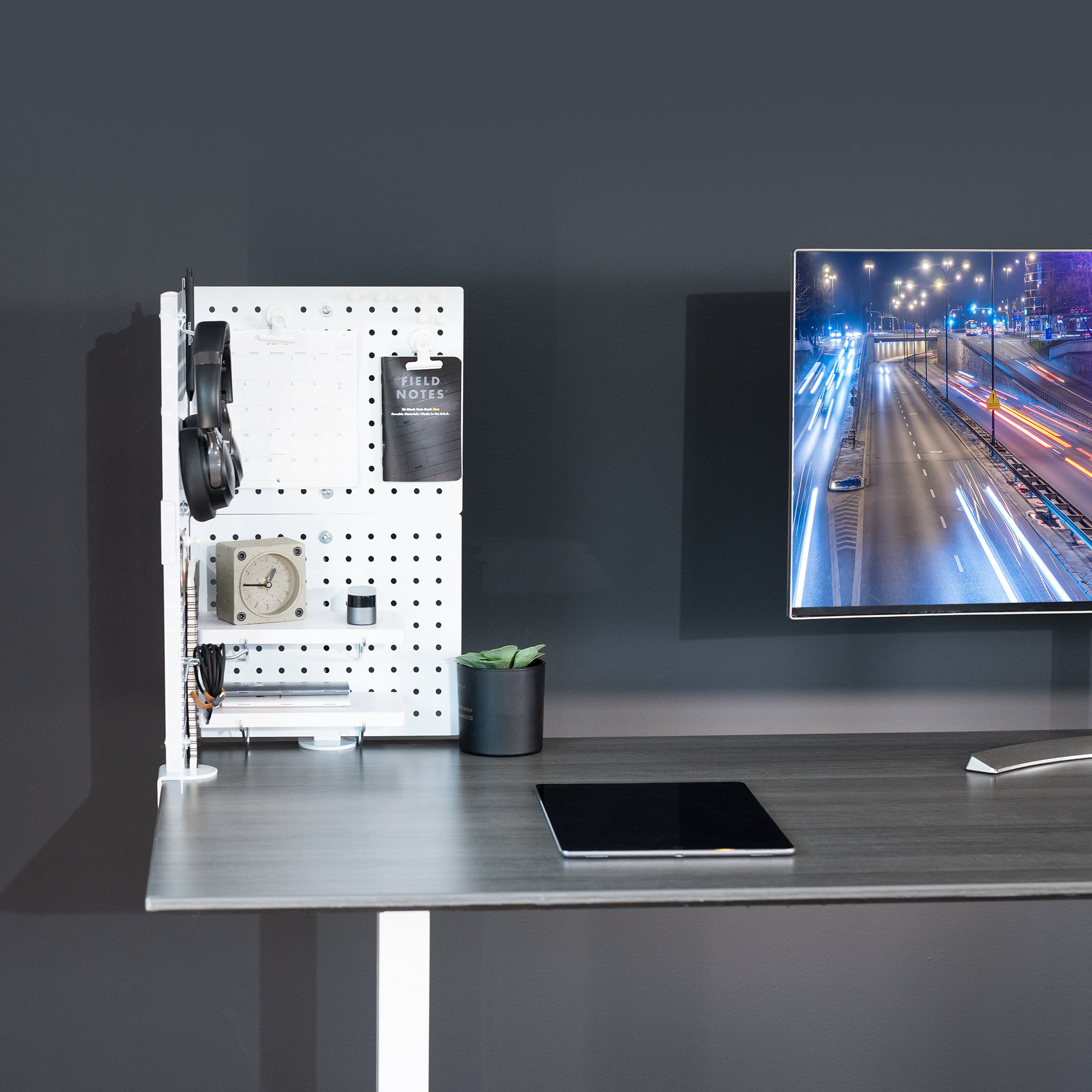 VIVO White Steel Clamp-on 20" x 24" Desktop Pegboard, Magnetic Privacy ...