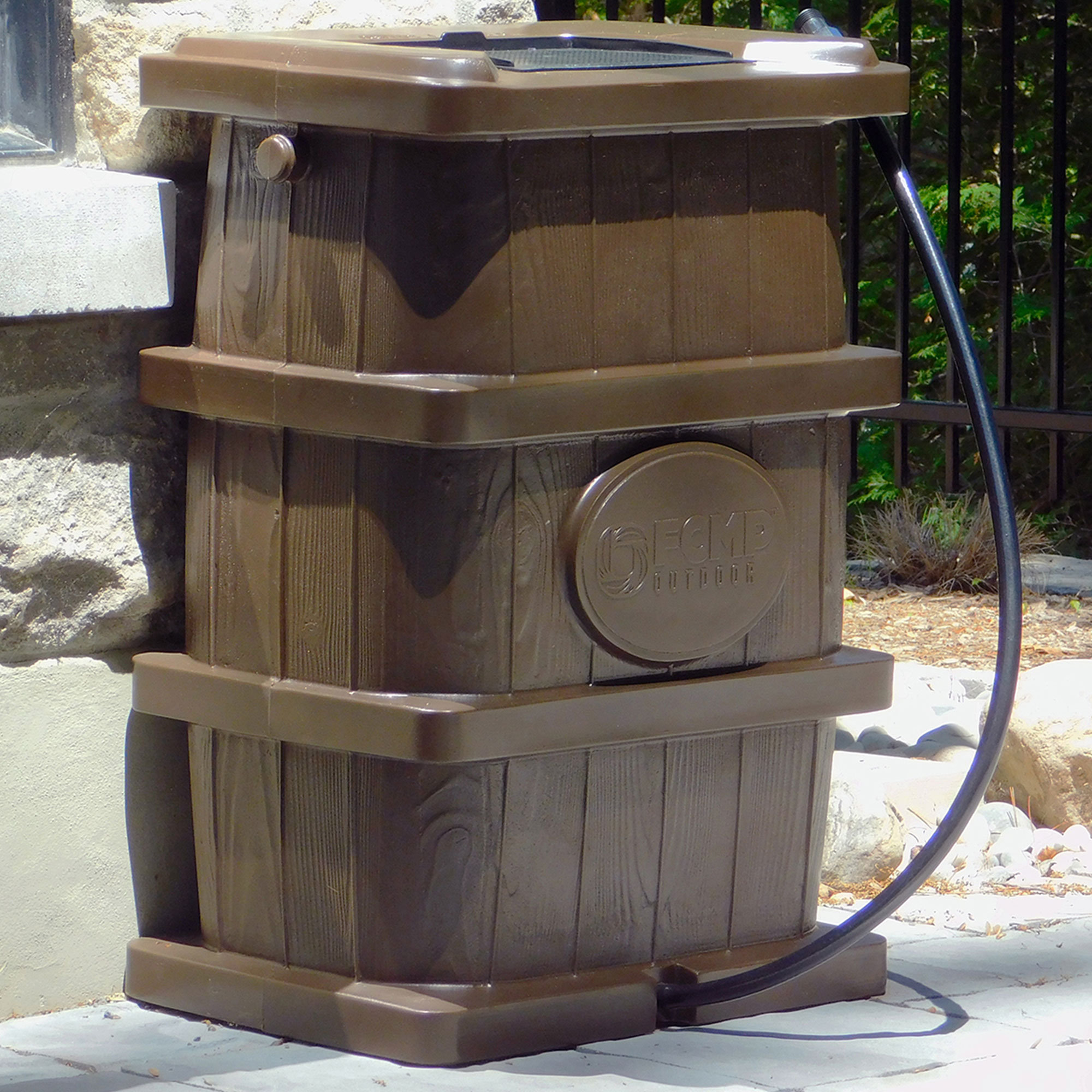 FCMP Outdoor WG4000 45 Gal Wood Grain Rain Water Catcher Barrel ...