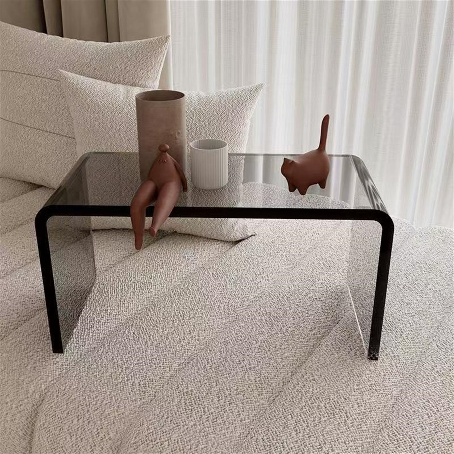 Ivy Bronx Table d'appoint Johnathen 25,6 po en acrylique, table basse ...