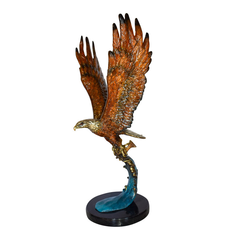 Loon Peak® Statue aigle Daon en action attrapant un poisson de l'eau ...