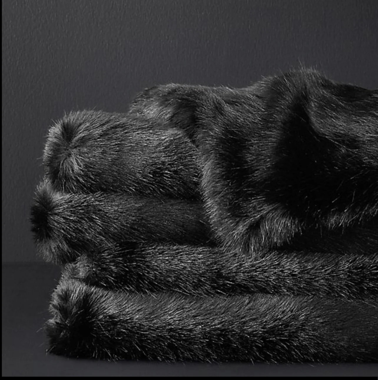 Luxe Lifestyle Decor Fierce Black Mink Fur Throw: Luxurious & Cozy Faux ...