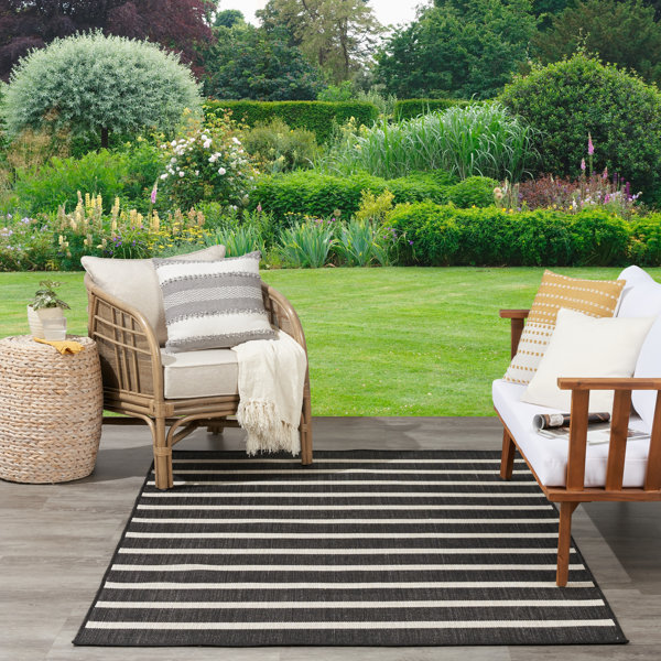 Highland Dunes Aliviah Striped Indoor / Outdoor Rug & Reviews | Wayfair