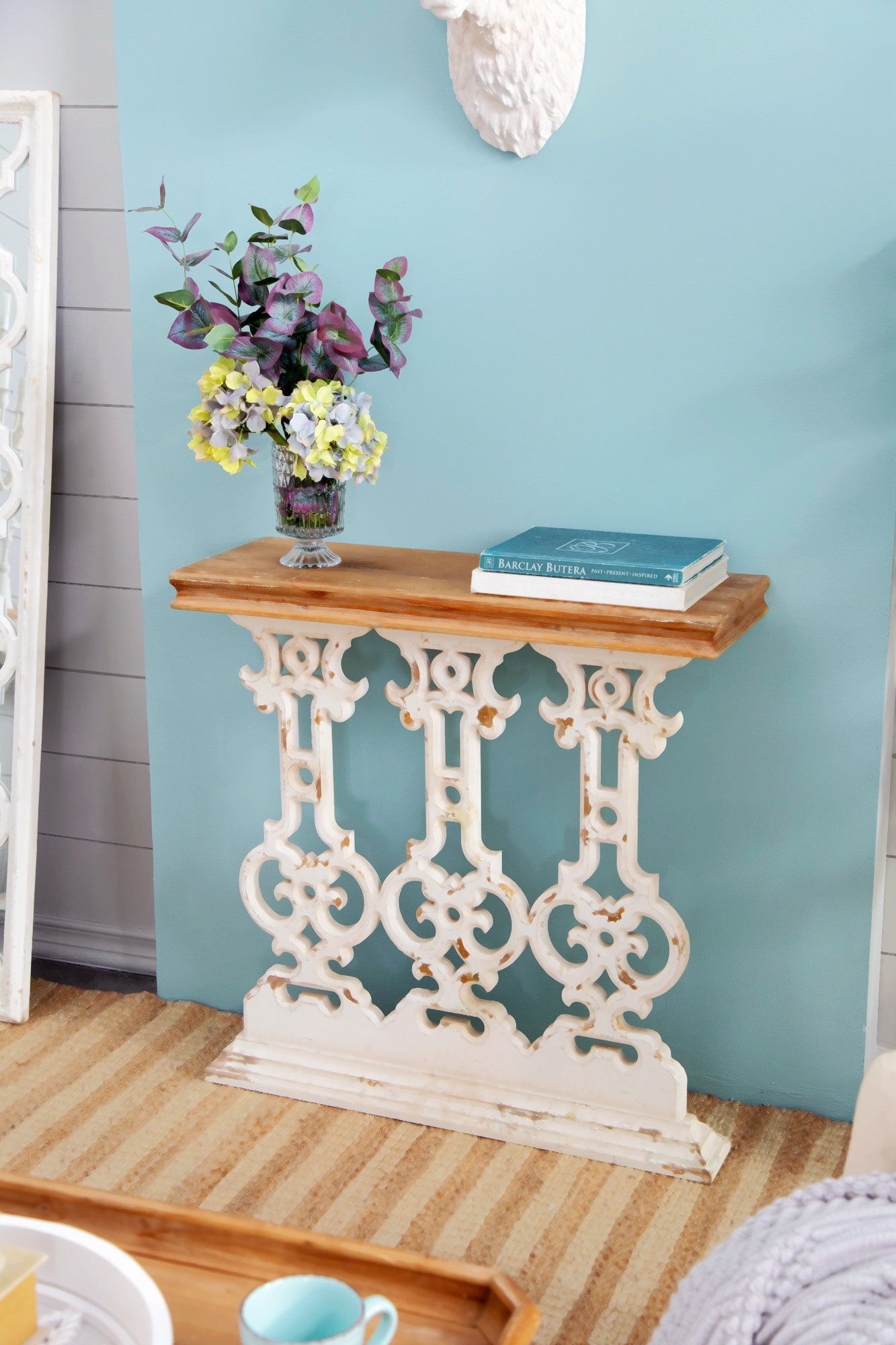 Ophelia & Co. Console Classic Classic blanc délavé avec plateau en bois ...