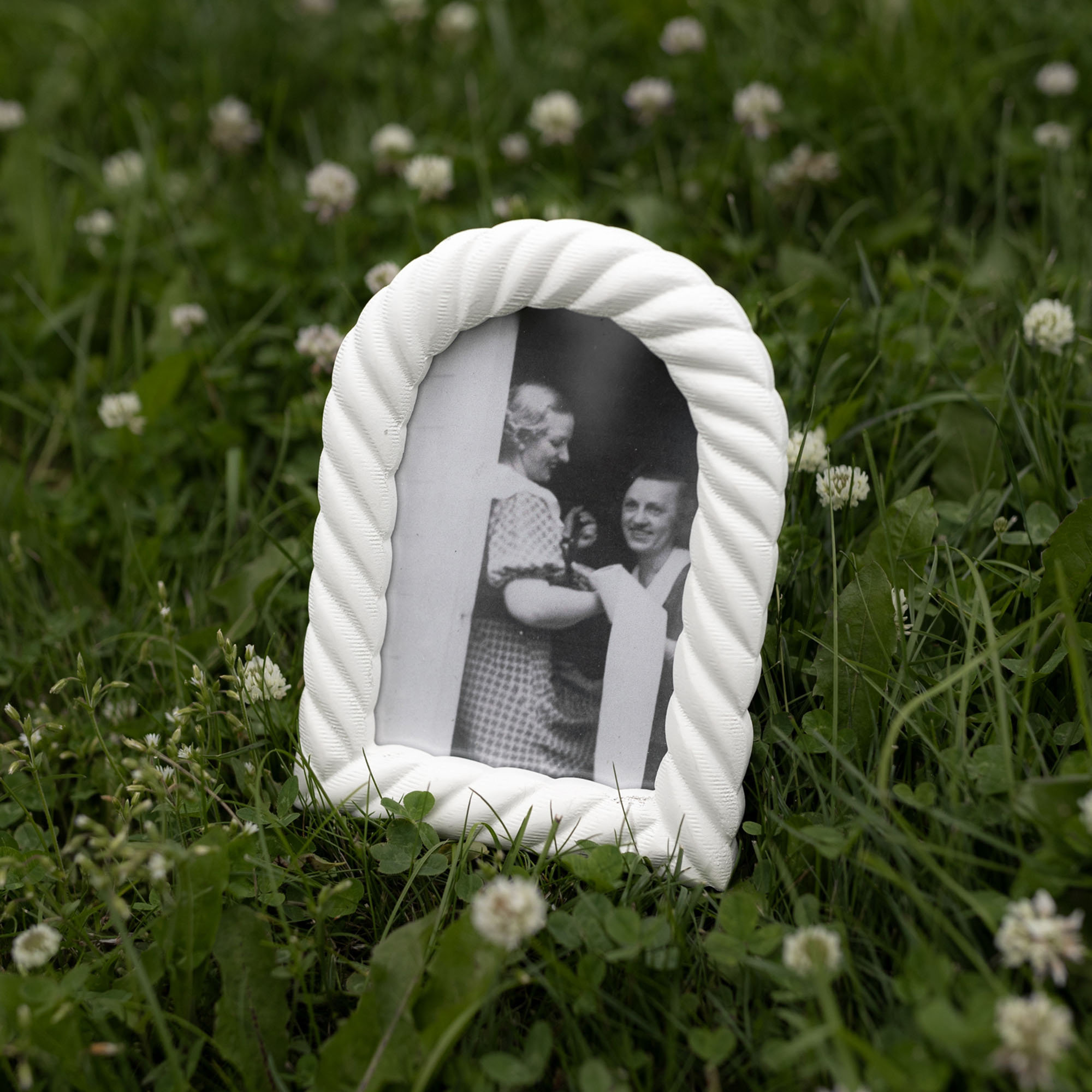 Foreside Home & Garden 4x6 Arched Picture Frame White MDF & Glass | Wayfair