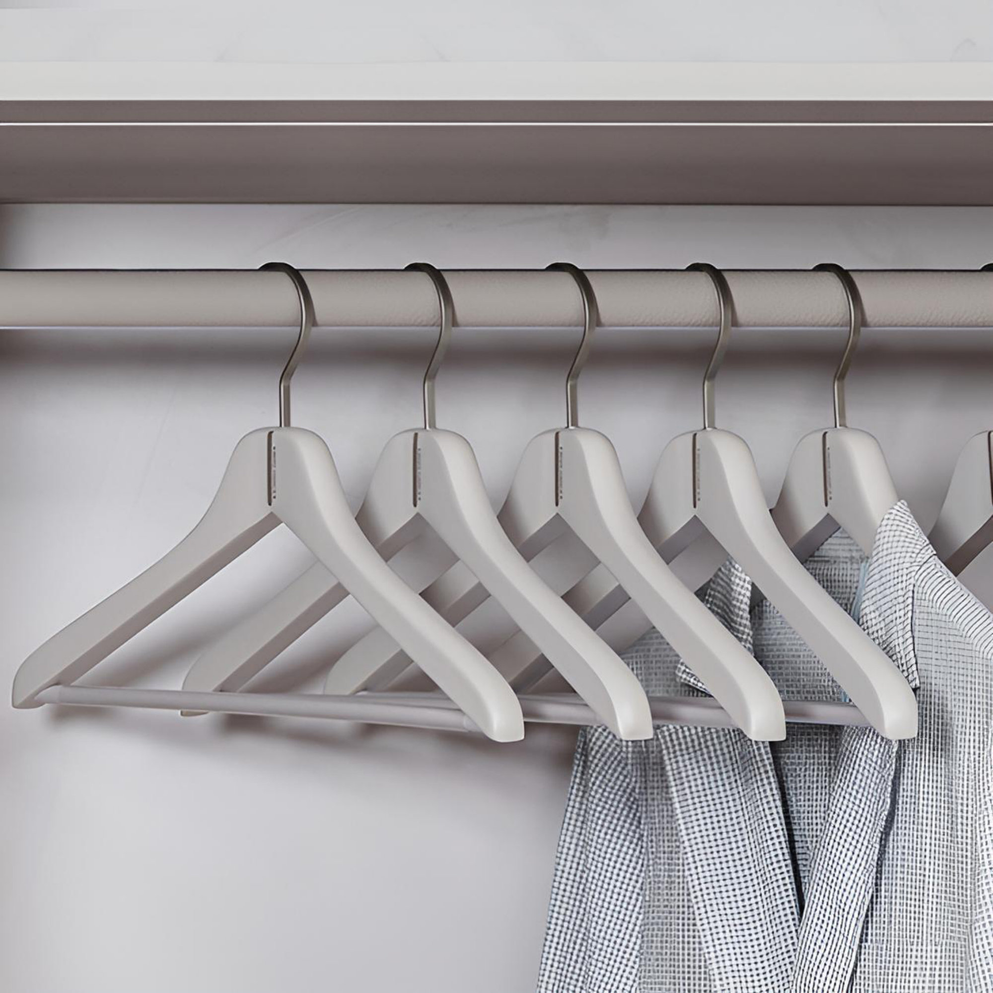 Rebrilliant Elegant Wooden Hangers - No Crease Clothing Management ...
